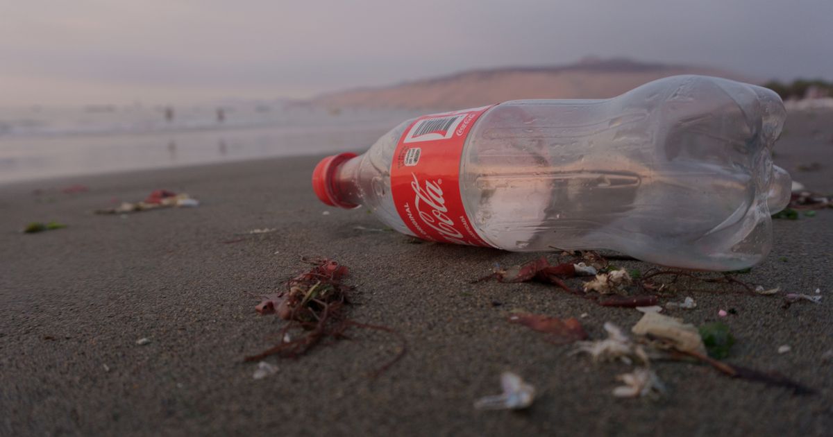 Lahve od Coca-Coly se válí po celém světě. S udržitelností mají firmě ...